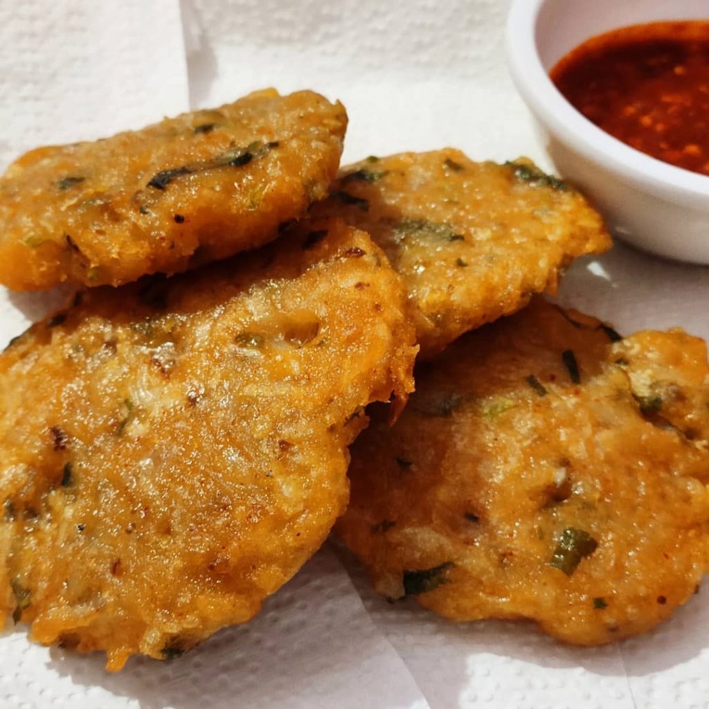 Potato Onion Pakoda (Fritters) Recipe – Step By Step With Video - Viral ...